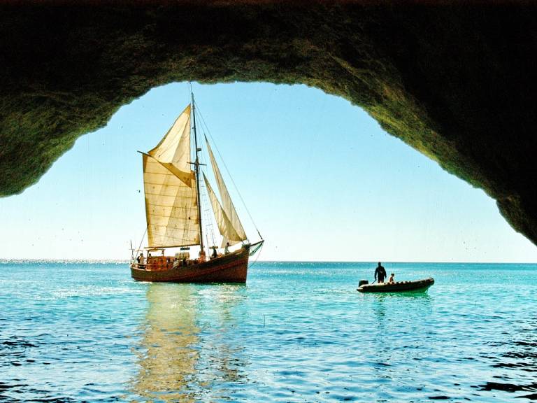 Pirate Ship Barbecue Cruise In The Algarve Coast | experitour.com