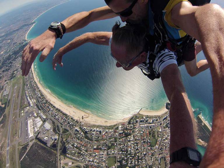 Tandem Skydive - Skydiving In Kirra, Australia | experitour.com