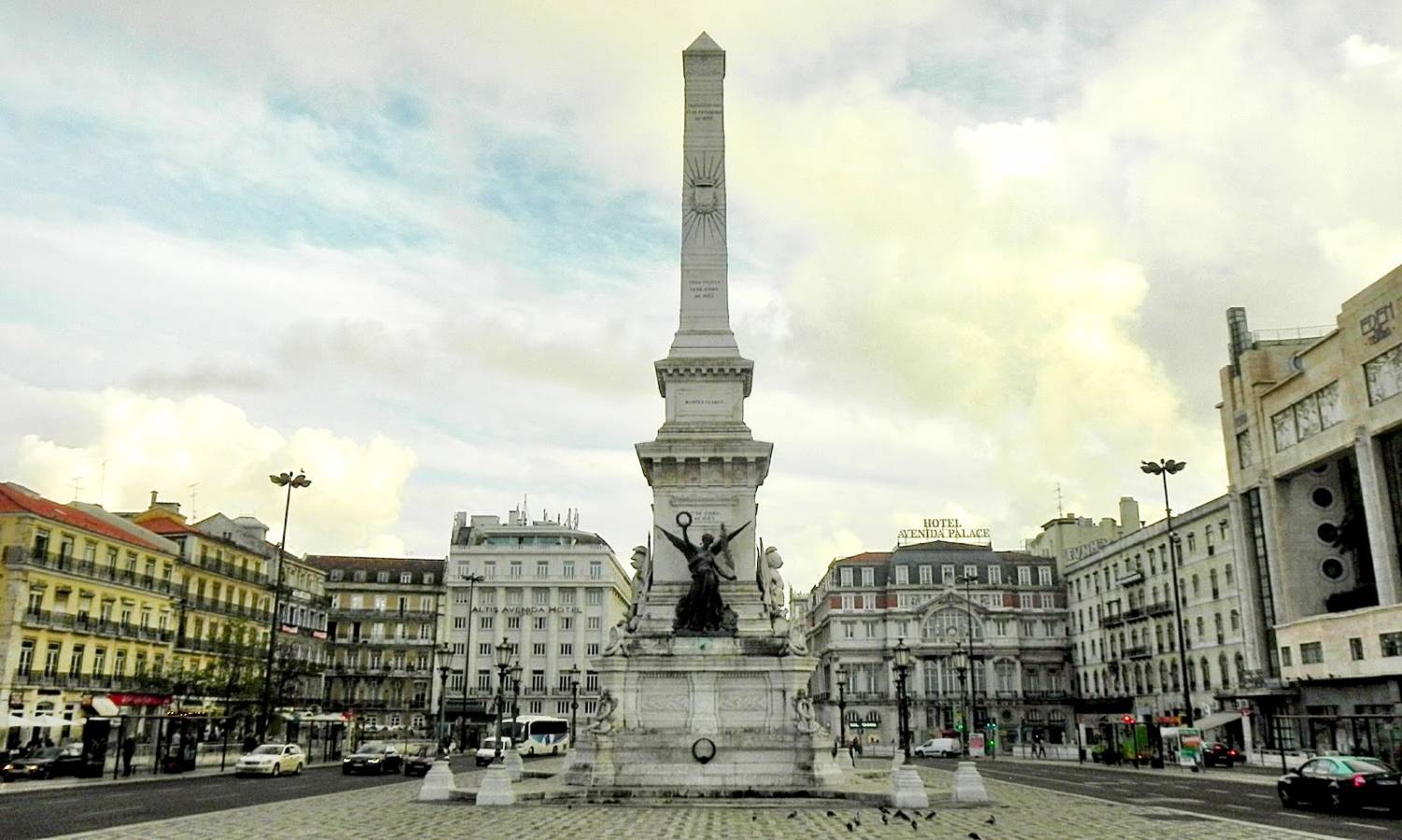 Place des Restauradores Top Tours and Tips | experitour.com