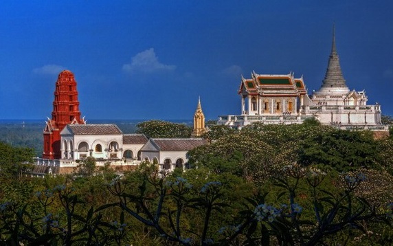 From Hua Hin: Full-Day Tour To The Golden Highlights Of Phetchaburi ...