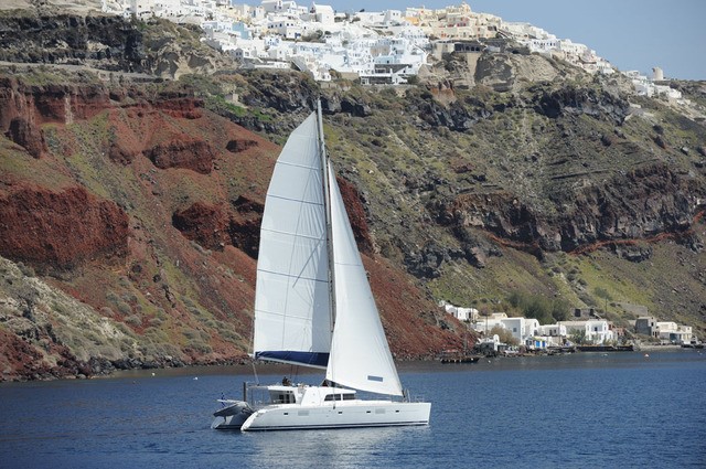 Day Tour: Semi-Private Deluxe Catamaran Cruise | experitour.com