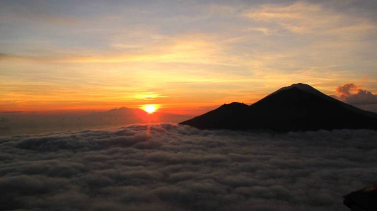 Caminhada Ao Nascer Do Sol No Monte Batur - Bali, Indonésia ...