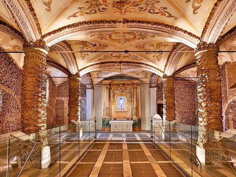 Évora Private Guided Tour From Lisbon | experitour.com