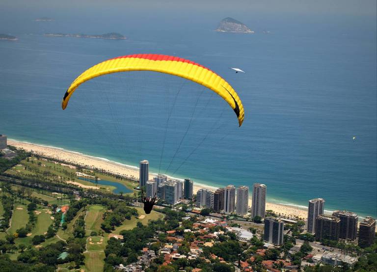Paragliding Tour In Rio De Janeiro | experitour.com