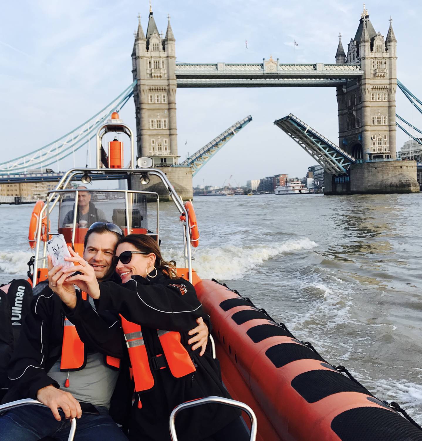 Tour En Lancha Rápida A Través De Londres | experitour.com