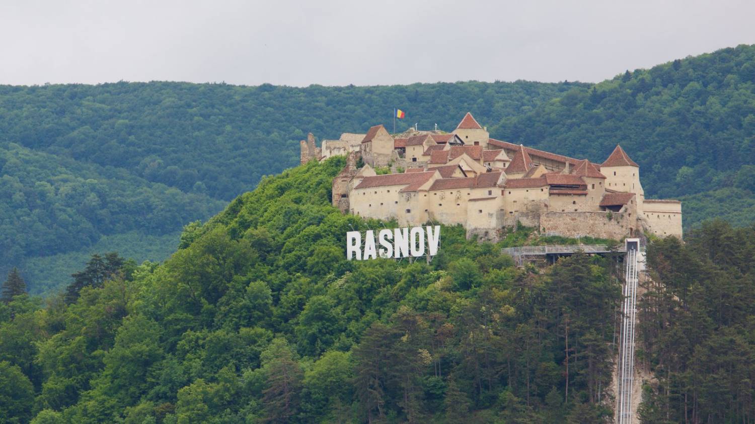 Rasnov Fortress Top Tours and Tips | experitour.com