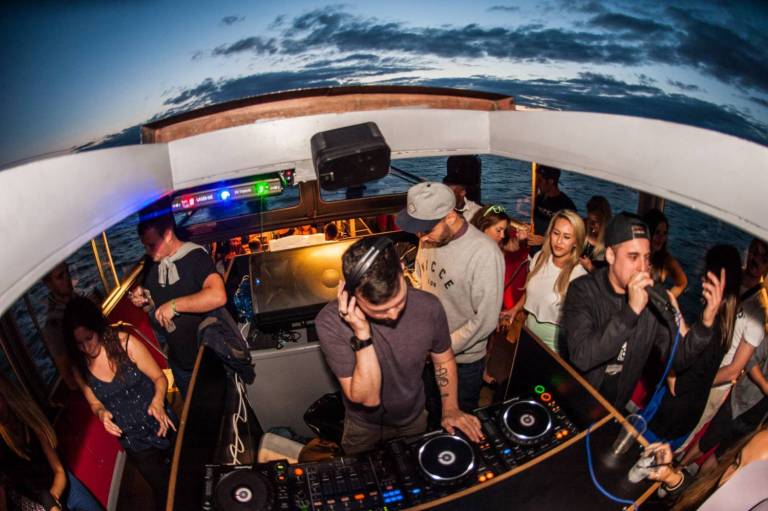 London Sightseeing Boat Party Para Até 150 Pessoas Com Dj Incluído ...