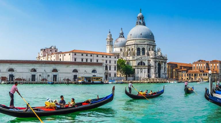1 Hour Private Gondola Tour On The Grand Canal In Venice With Live ...