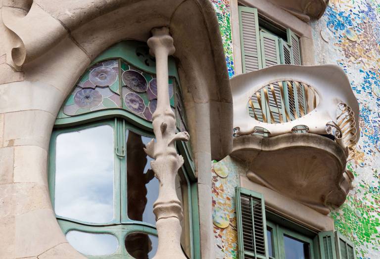 2 Hours Guided Walking Tour Of The Highlights Of Modernism In Barcelona ...