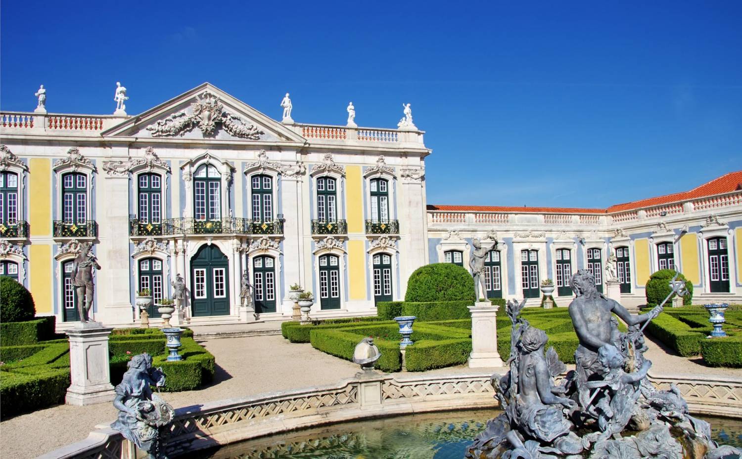 Desde Lisboa: Tour Privado A Queluz, Mafra Y Ericeira | experitour.com