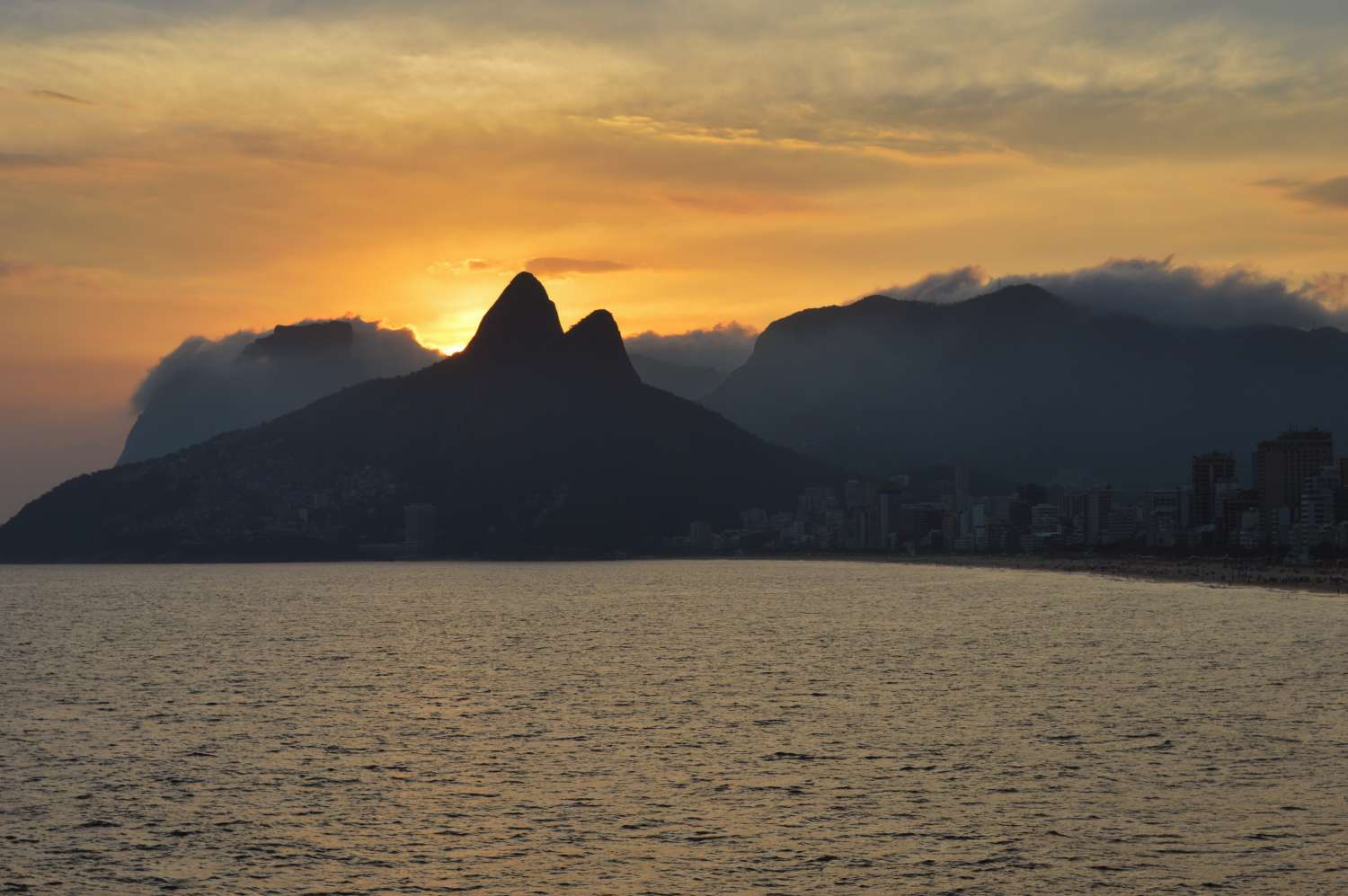 Piedra del Arpoador Top Tours and Tips | experitour.com