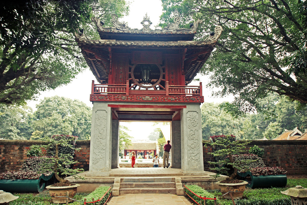Temple of Literature Top Tours and Tips | experitour.com