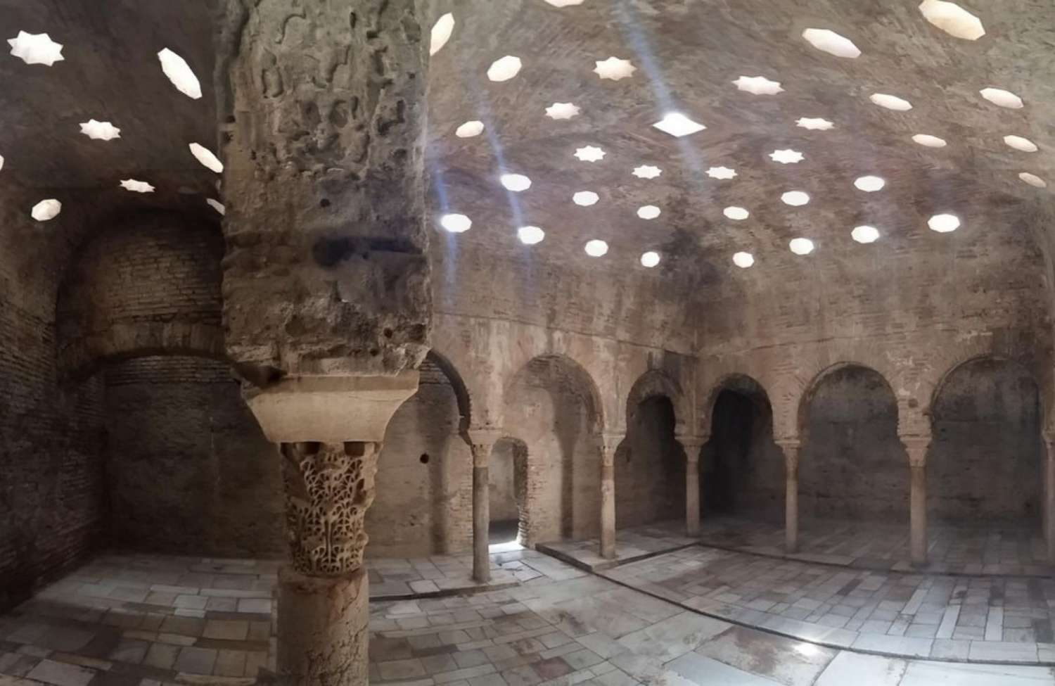 Granada: Tour Of The Golden Bend Buildings | experitour.com