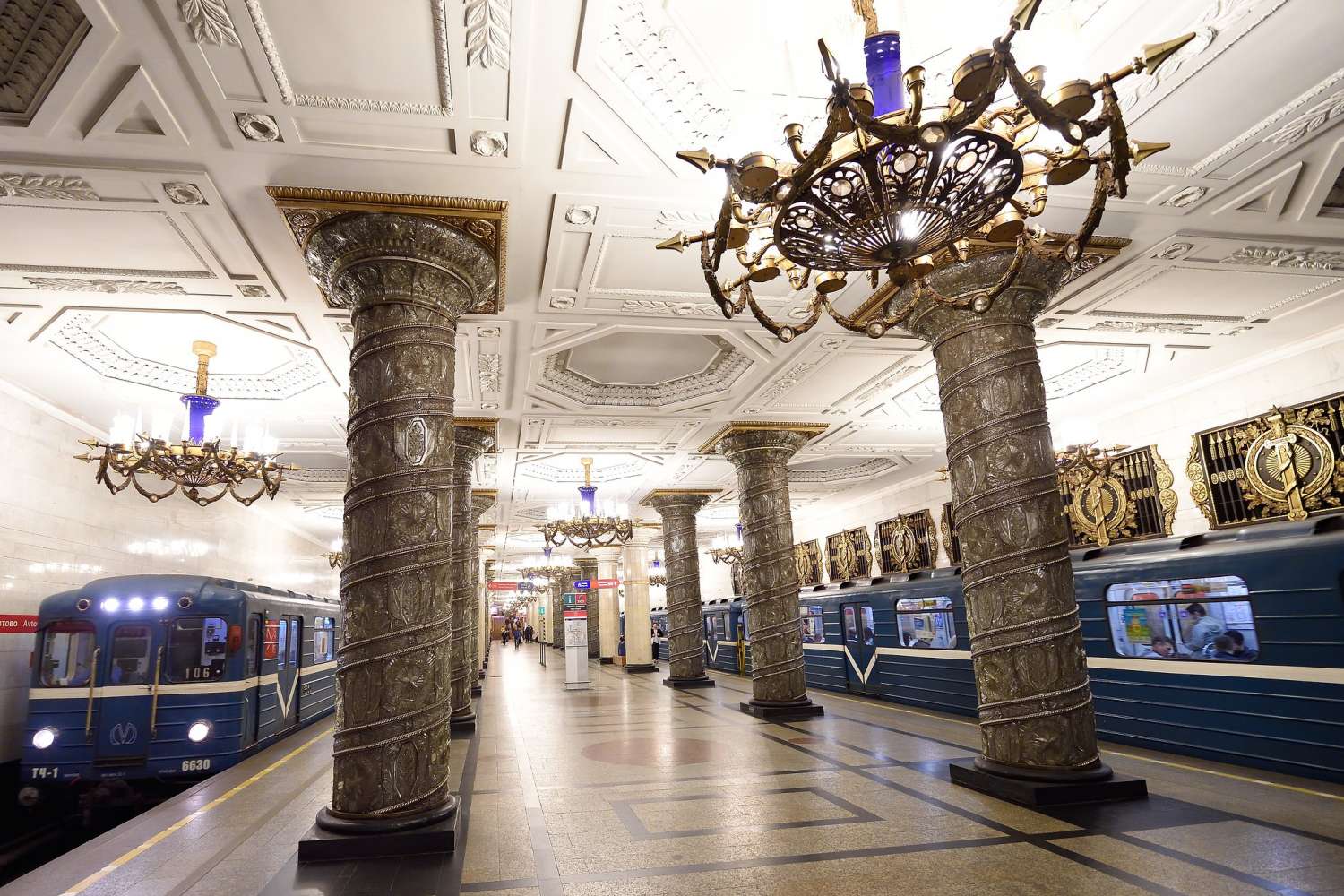 St. Petersburg Metro Top Tours and Tips | experitour.com